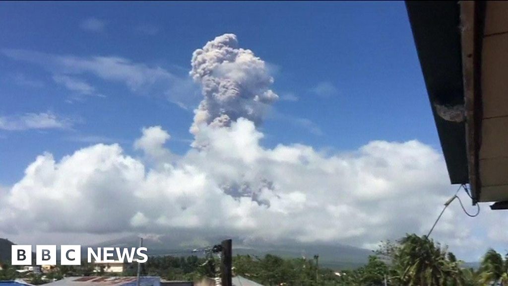 Mount Mayon volcano: Violent eruption feared imminently - BBC News