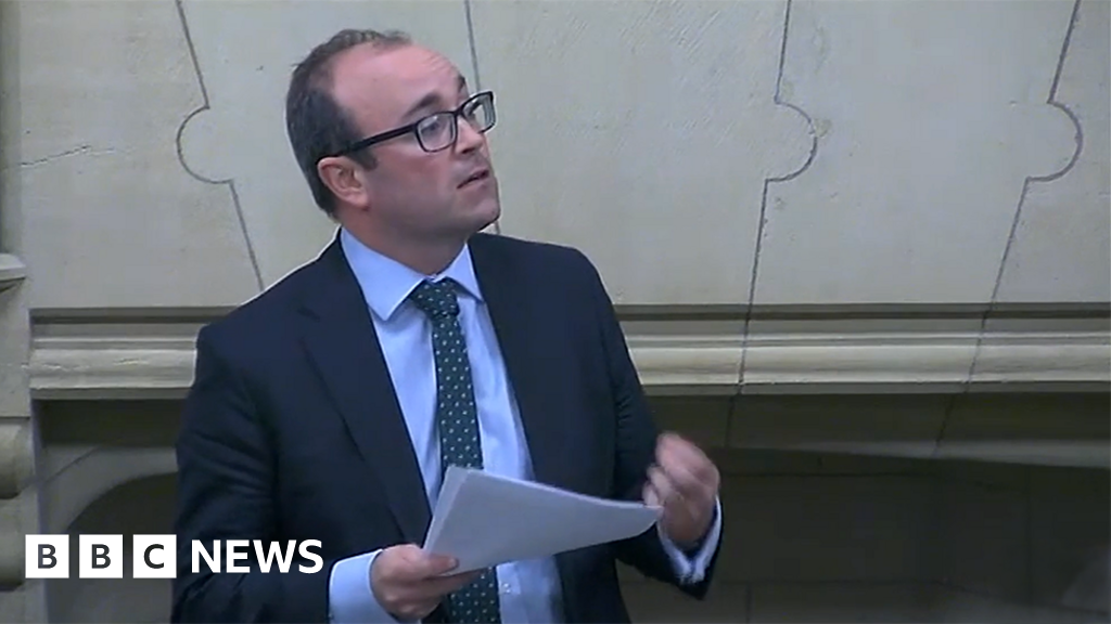 Aaron Bell: Tory MP confirms PM no confidence letter - BBC News