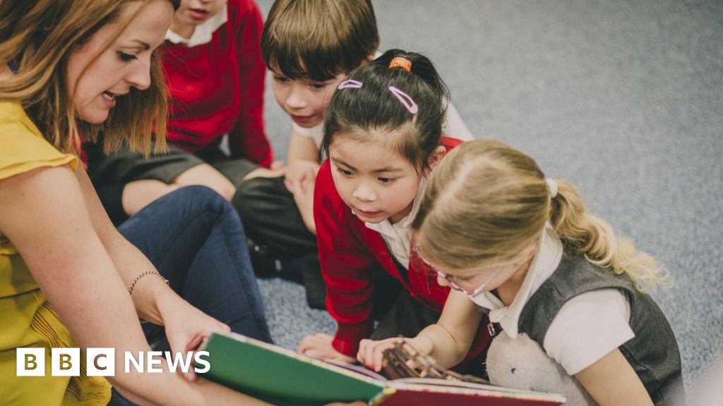 £2.7m supply teacher project to help schools - BBC News