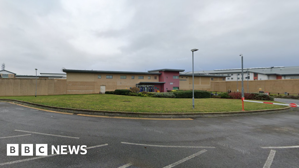 Third of Peterborough inmates released became homeless - report - BBC News