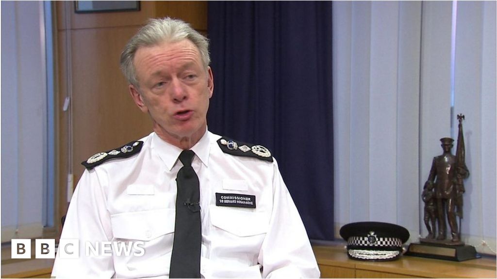 Sir Bernard Hogan-Howe: Met Police to train 600 extra armed officers ...
