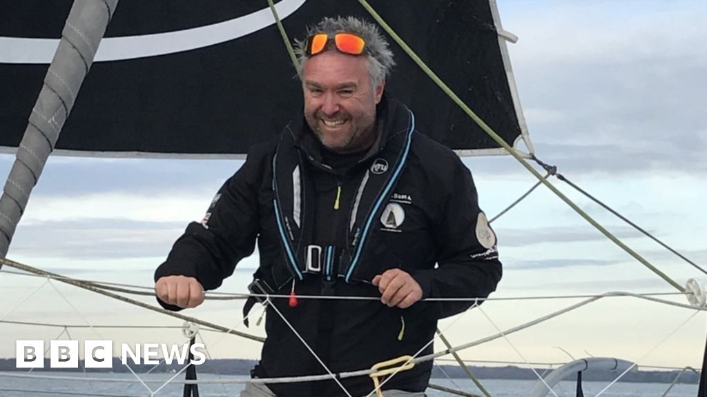 'Game over' for crowd-funded 'Pixel' boat sailor - BBC News