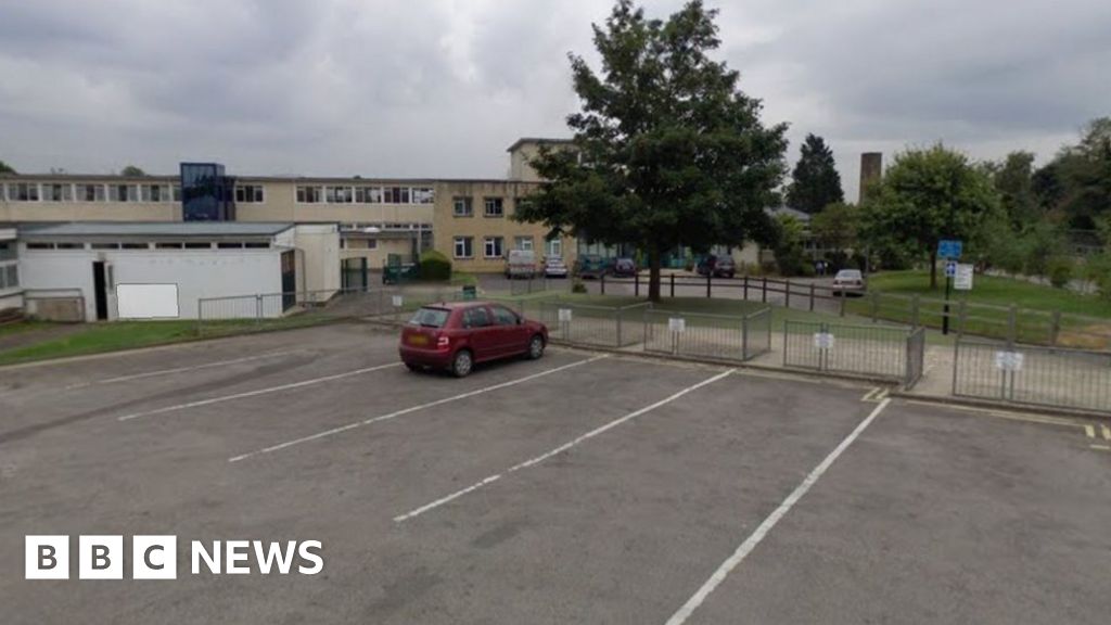 Witney school closes because of Covid staff shortages - BBC News
