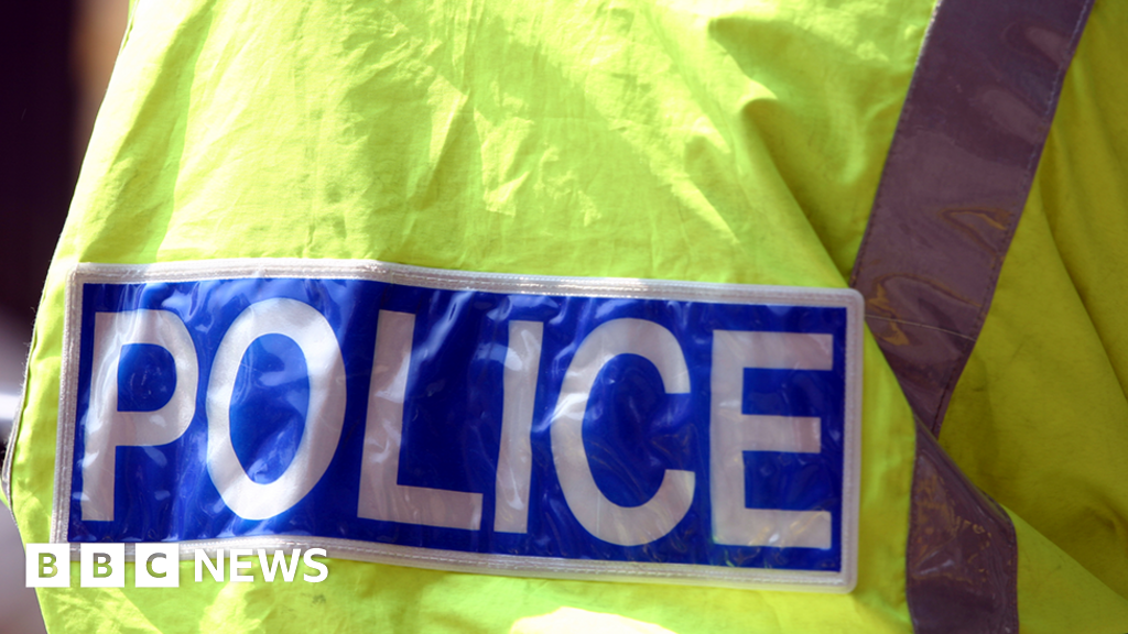 Case against former Met special constable dropped - BBC News