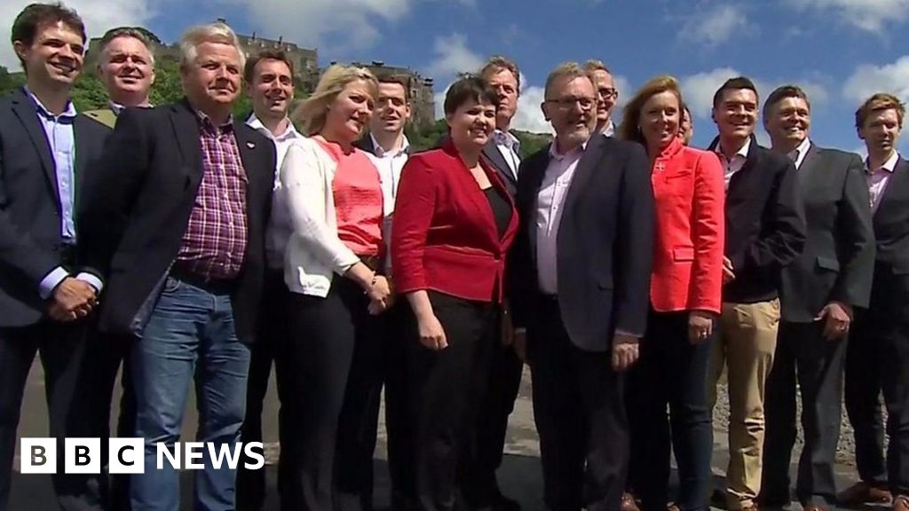 Young Conservative MPs bid to win over Corbyn supporters - BBC News