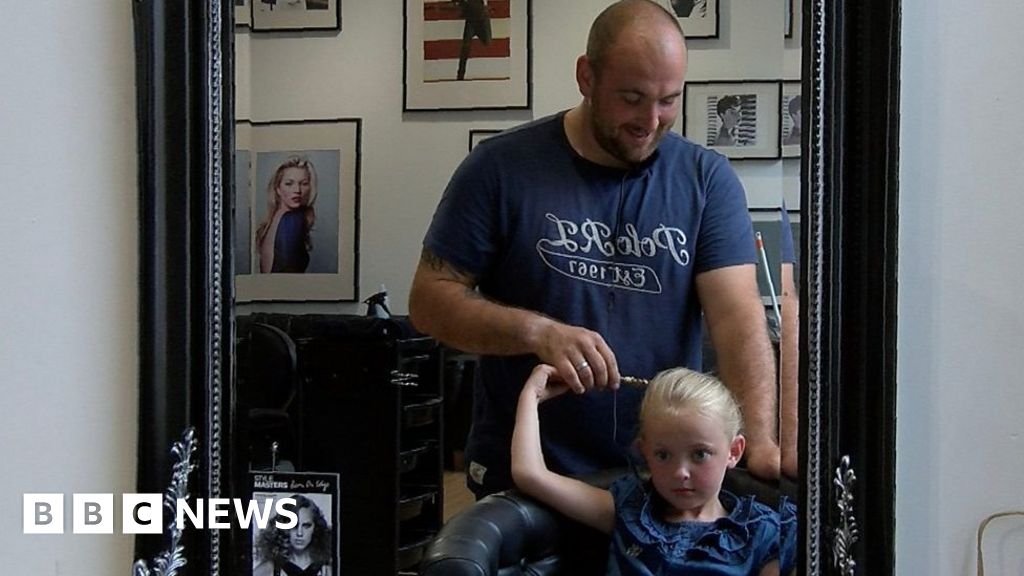 South Shields barber teaches dads to style daughters' hair - BBC News