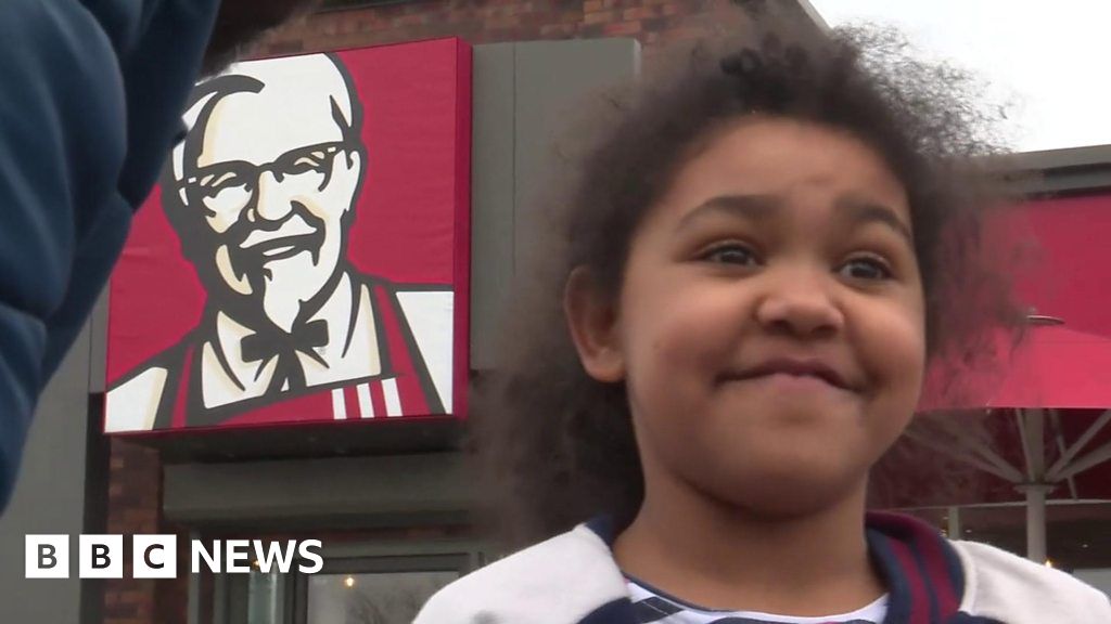 KFC closes restaurants amid chicken shortage - BBC News