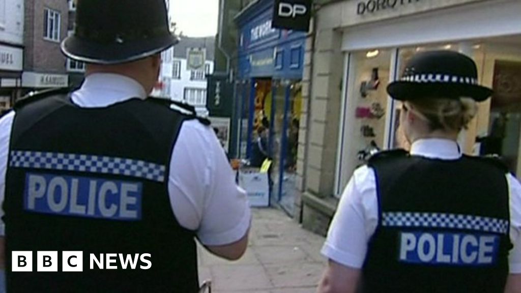 Police 'could need degree education' says College of Policing - BBC News