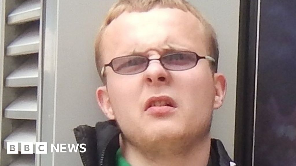 Murder inquiry launched after Leicester lake death - BBC News