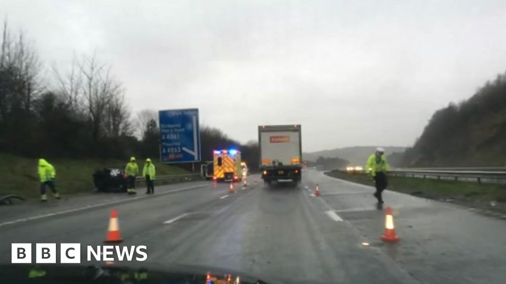 M4 reopens after seven-vehicle crash near Bridgend - BBC News