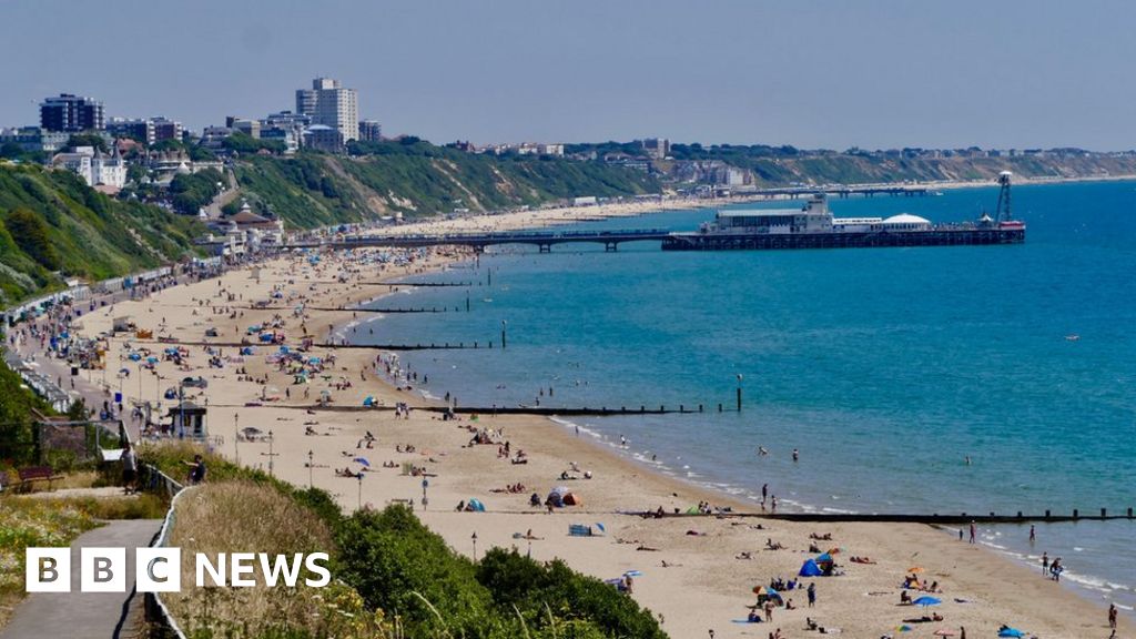 Heatwave hits the UK - BBC News