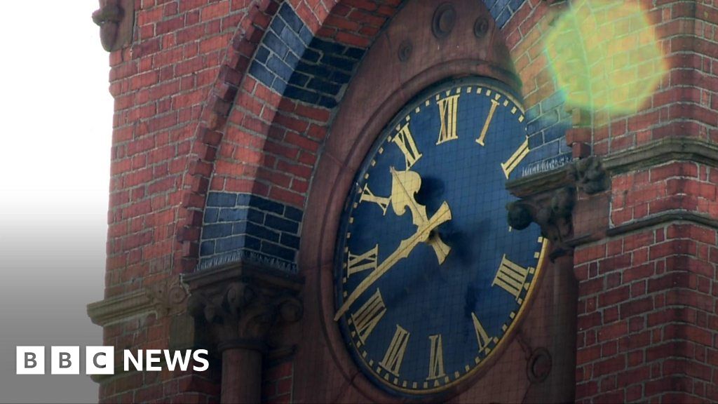 Time for change as clocks set to go back - BBC News