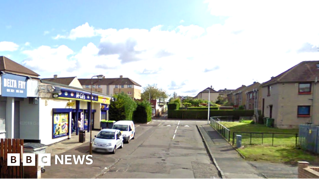Teenagers in Musselburgh street murder bid have sentences cut - BBC News