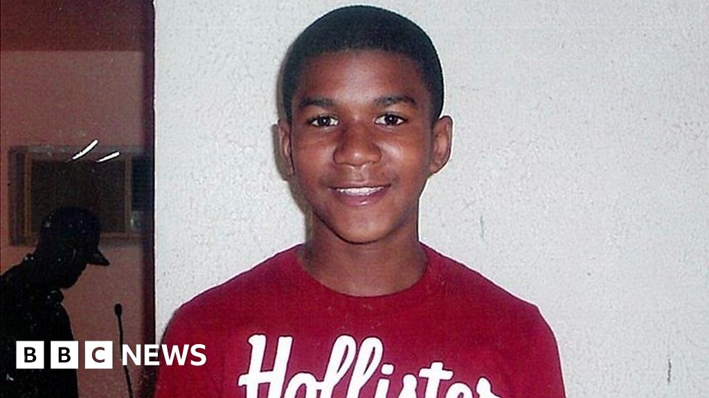 Trayvon Martin: Death weapon up for auction - BBC News