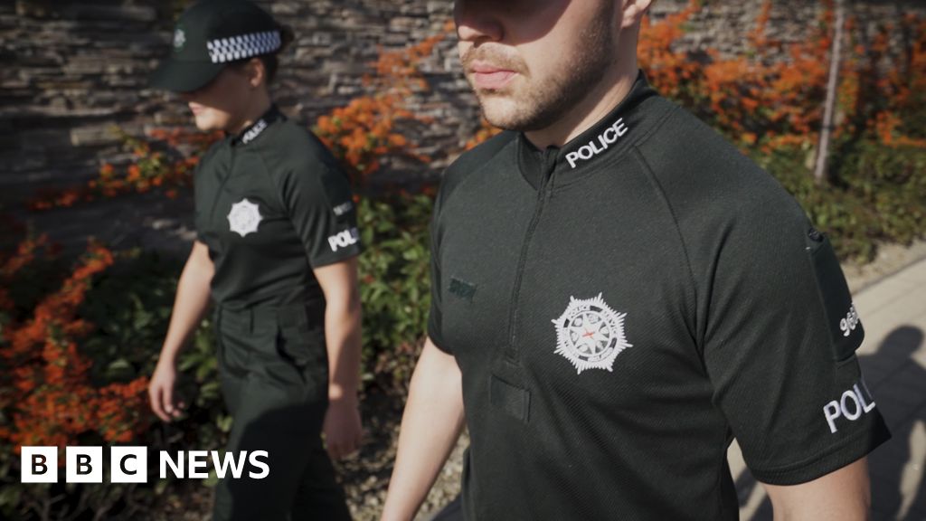 PSNI trial new 'professional and modern' uniform - BBC News