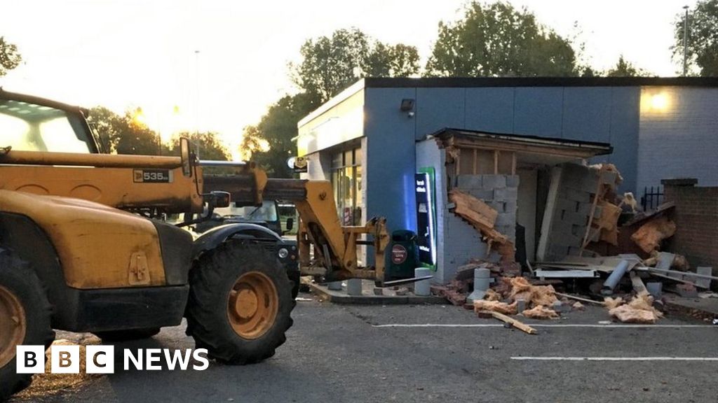 Market Harborough cash machine ripped from wall in raid - BBC News