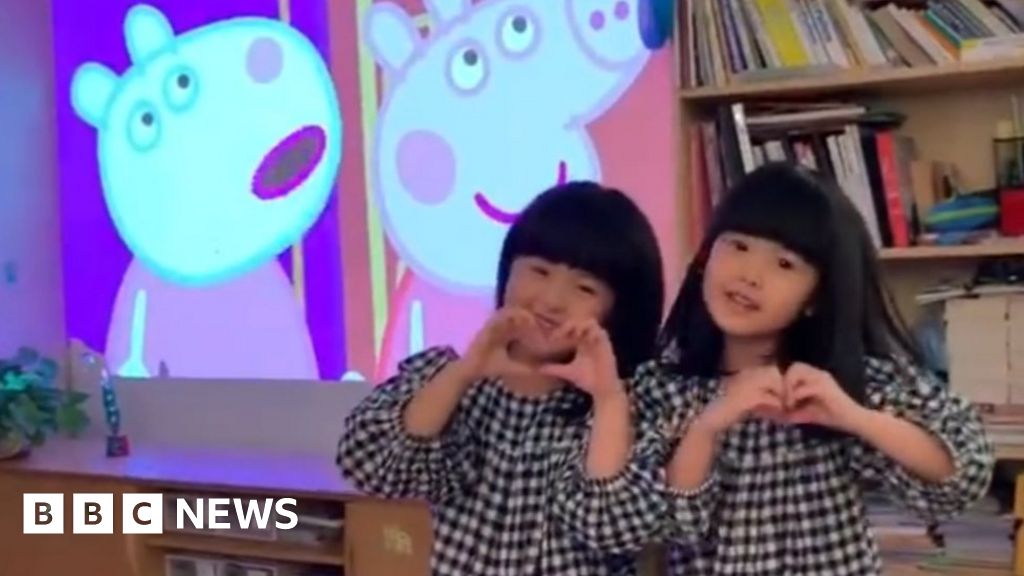 Chinese Peppa Pig fans wish to meet Queen - BBC News
