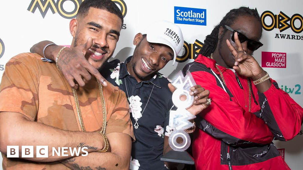 Mobo Awards give out prize to wrong band - BBC News