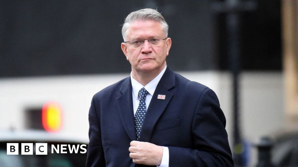 Andrew Rosindell: Police drop rape investigation into Tory MP - BBC News