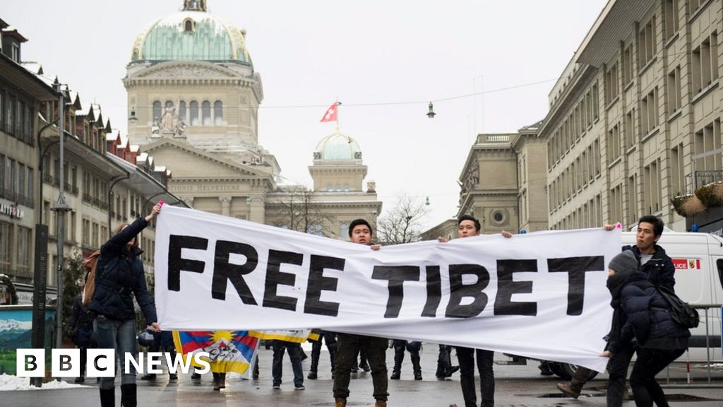 Tibet activists arrested in Switzerland protest during Xi visit - BBC News