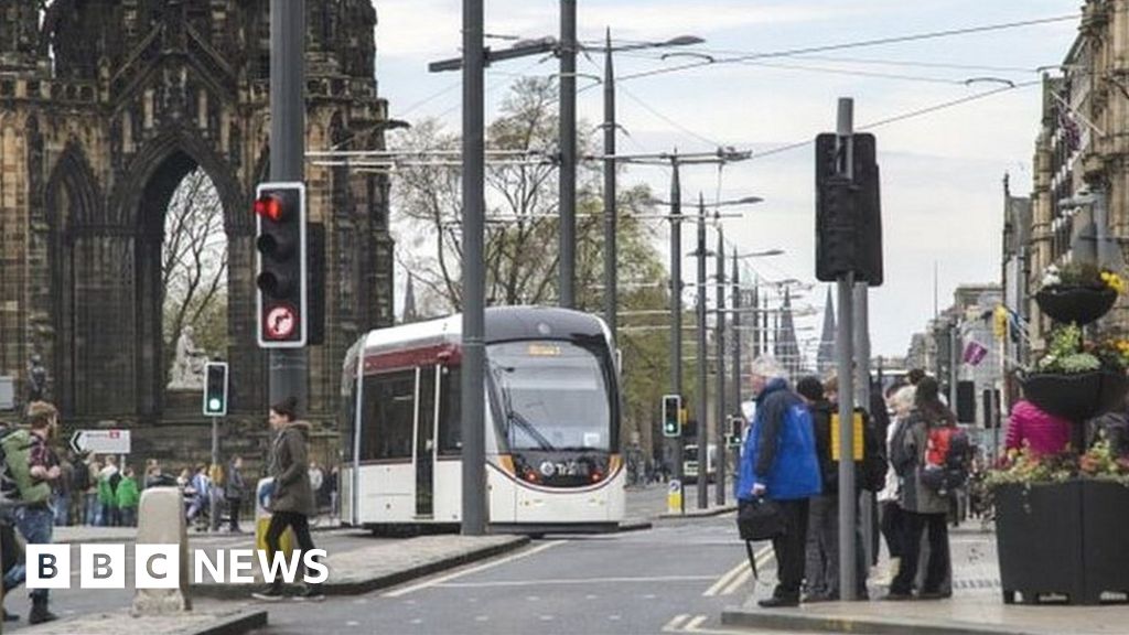 Edinburgh trams: Proposals for new city centre loop unveiled - BBC News
