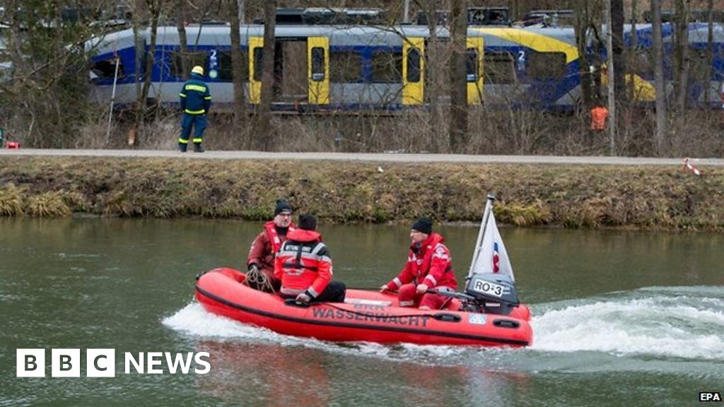 Germany train crash: Controller error theory dismissed - BBC News