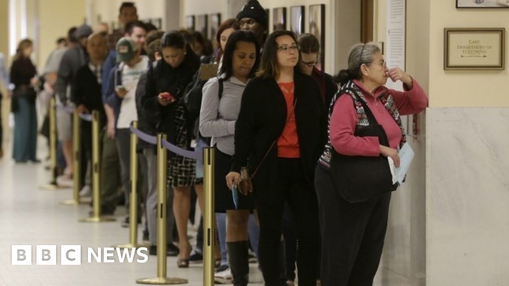 Two Democrats compete for Senate seat as Republicans out - BBC News