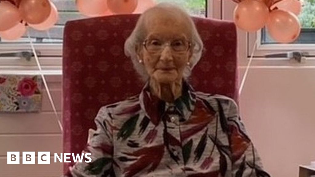 Wales' oldest woman celebrates 110th birthday in Llandeilo - BBC News