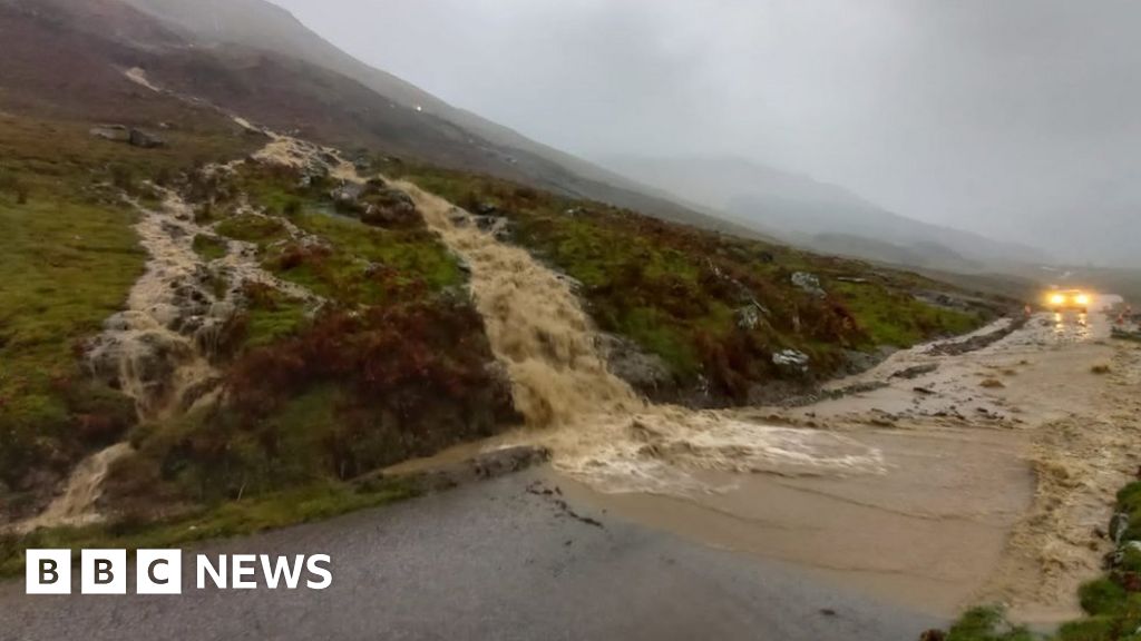 Heavy rain and high winds cause travel disruption - BBC News