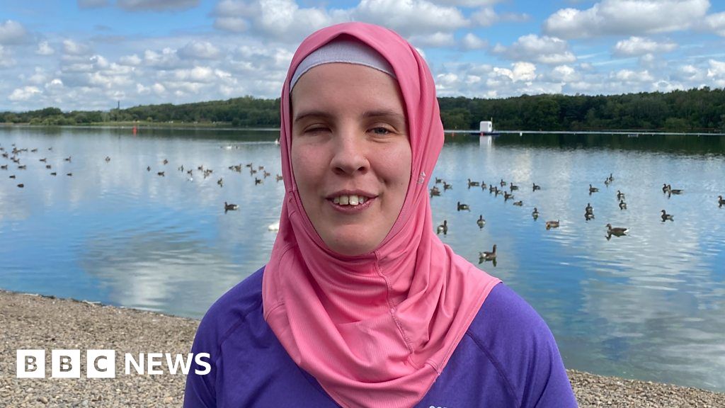 Blind woman explains how guide running 'feels like flying' - BBC News