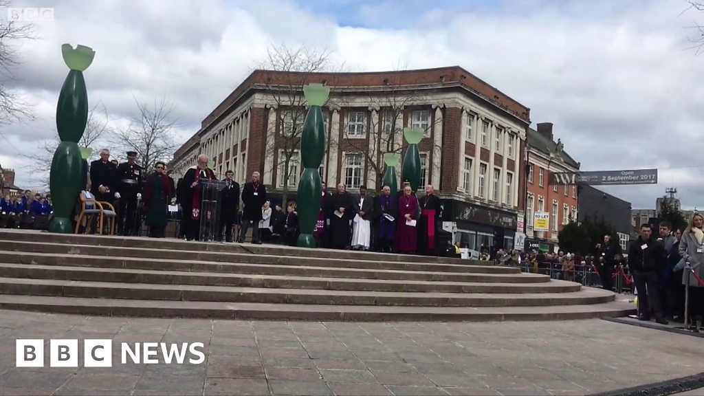 Warrington IRA bombing: Minute's silence for 25th anniversary - BBC News