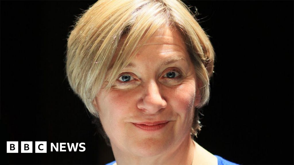 Victoria Wood remembered as station renamed in her honour - BBC News