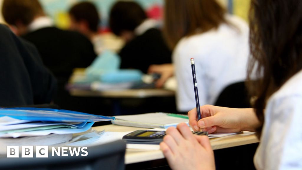 'No spare cash' for Edinburgh classroom support - BBC News