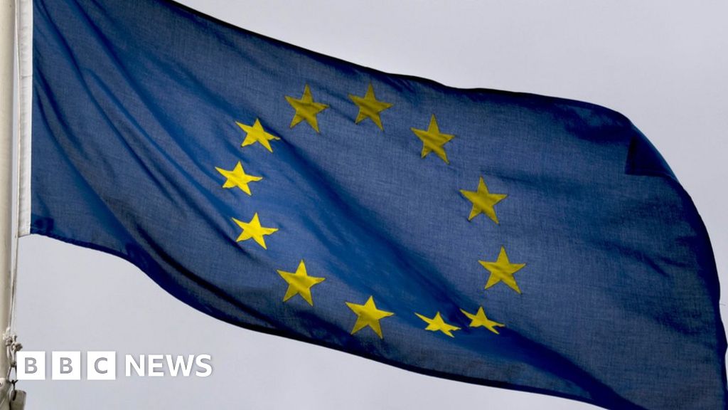 Brexit: Welsh assembly and government to remove EU flags - BBC News