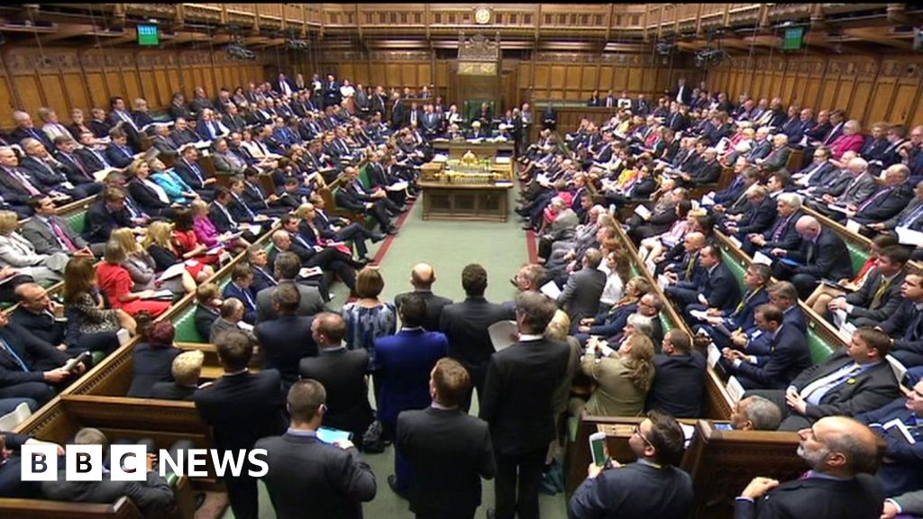 Ministers reject calls to end Westminster Welsh language ban - BBC News