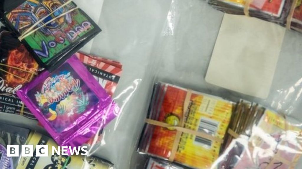 Legal highs: Psychoactive drugs policy 'rushed', say MPs - BBC News