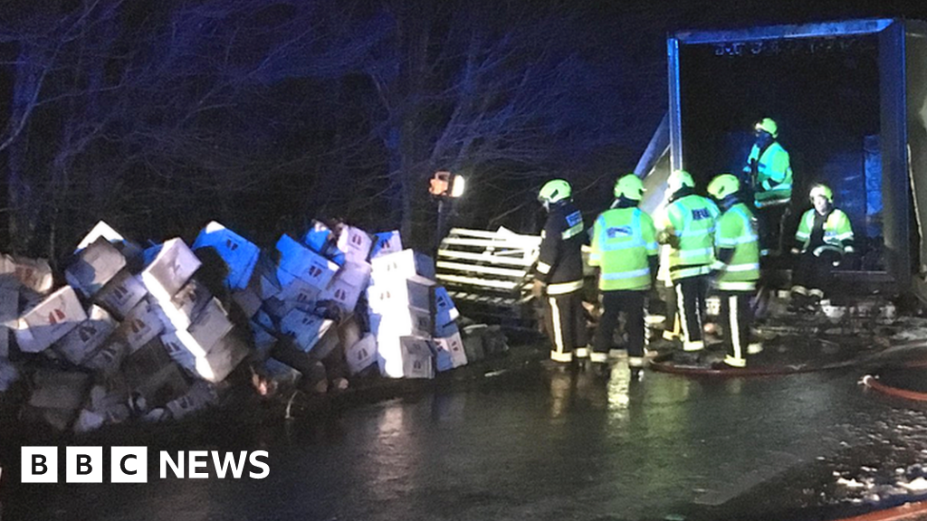 Seventeen tonnes of gammon left in road in lorry fire - BBC News