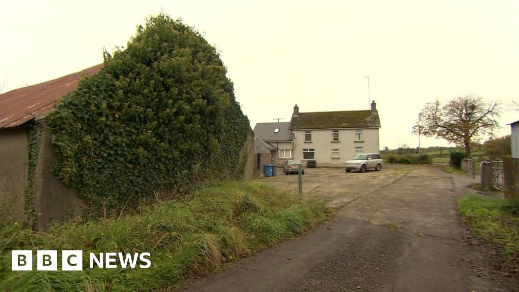 Garvagh shooting: Girl offers gunmen piggy bank to save dad - BBC News