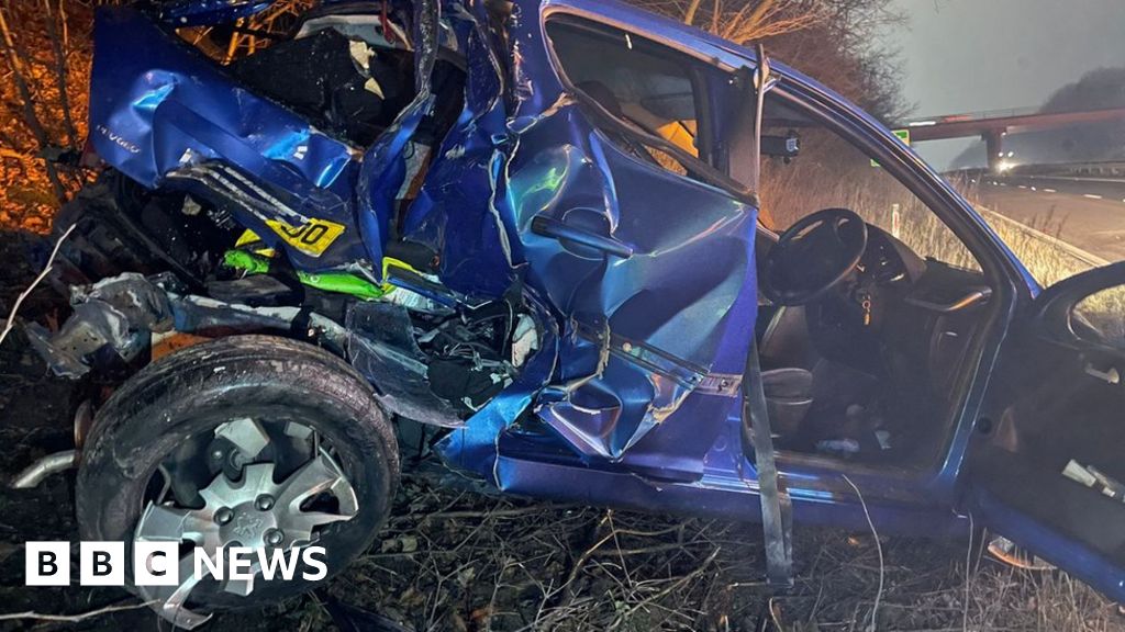 Two men in hospital after A38 crash in Derbyshire - BBC News