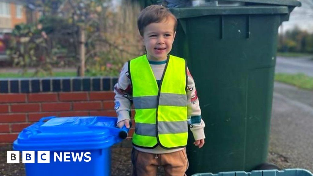 Three-year-old boy gets excited every time a bin lorry arrives - BBC News