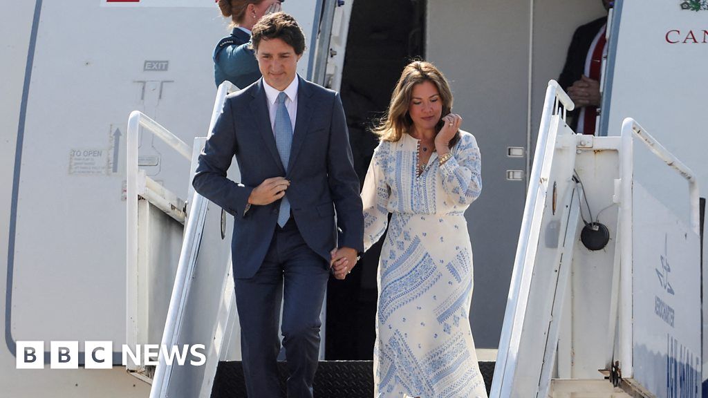 Canada's PM Justin Trudeau and his wife Sophie over the years - BBC News
