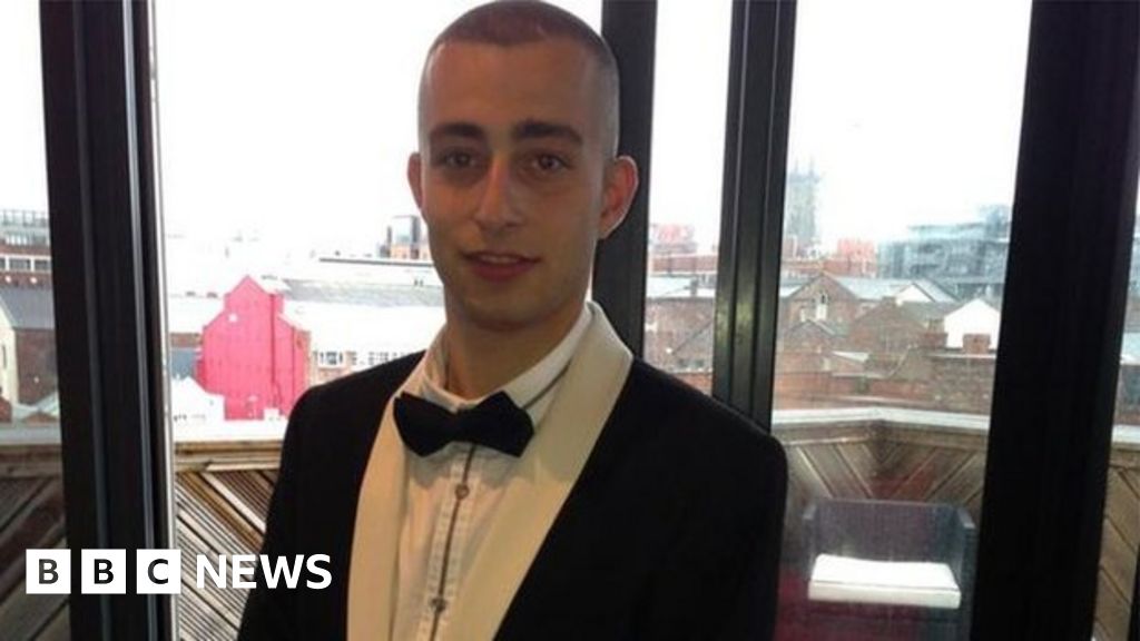 Man arrested for giving £1 to homeless man wins payout - BBC News