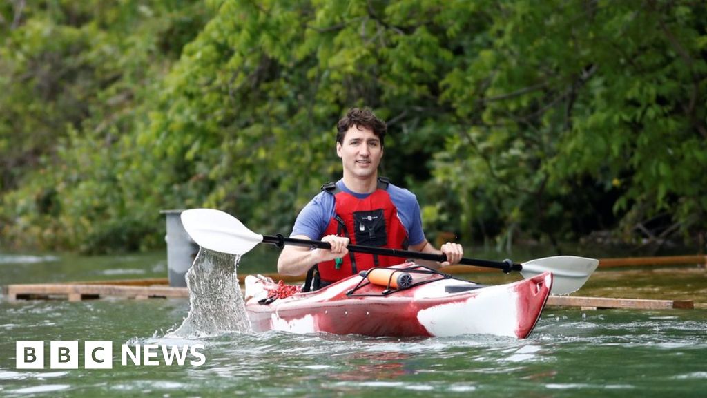 Justin Trudeau - Canada's PM paddles over for a chat - BBC News
