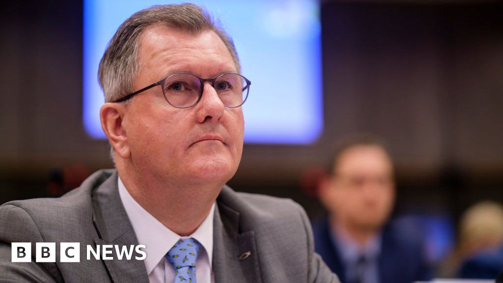 Who is the former DUP leader Sir Jeffrey Donaldson? - BBC News