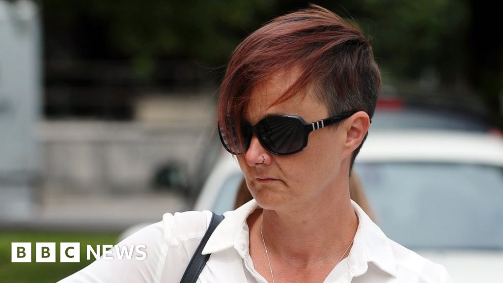 Parc prison officer's 'romantic letters' to inmate - BBC News