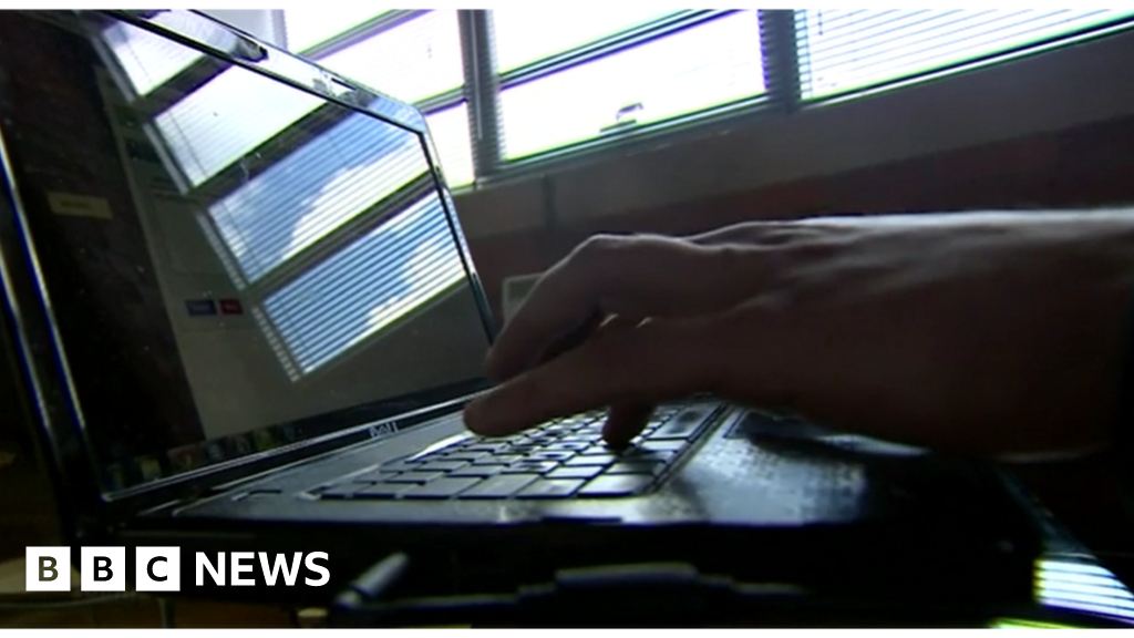 Newry man Alexander McCartney faces 193 'catfishing' charges - BBC News