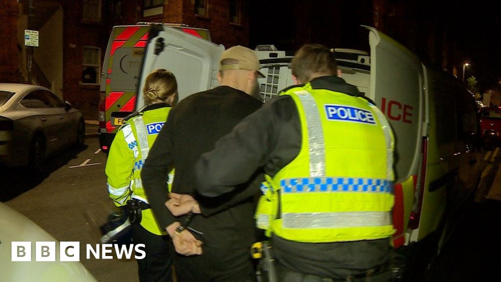 Multiple arrests target 'county lines' drugs trade - BBC News