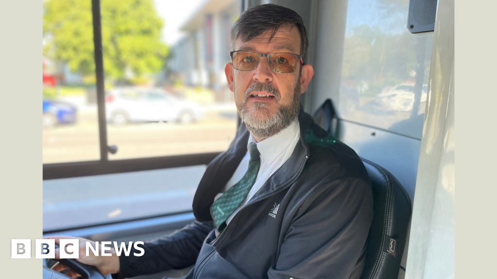 Luton to Dunstable guided busway at 10 years: Has it worked? - BBC News