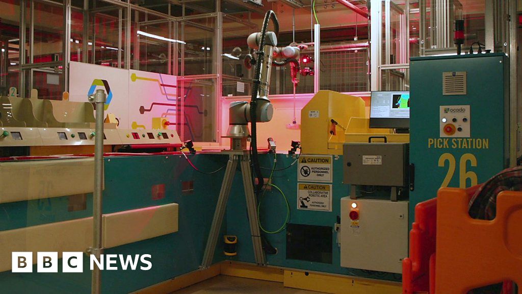 How Ocado’s robots pick your shopping - BBC News