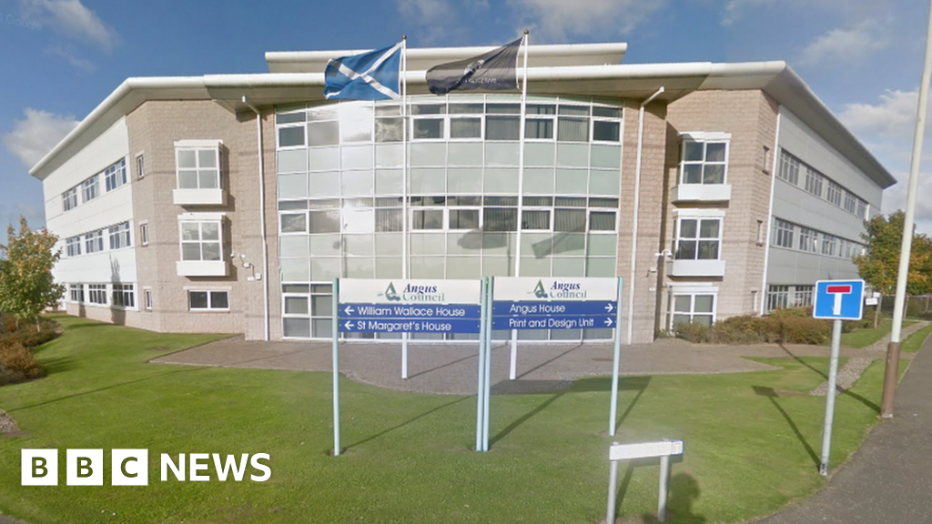 Angus Council to cut 800 jobs over three years - BBC News